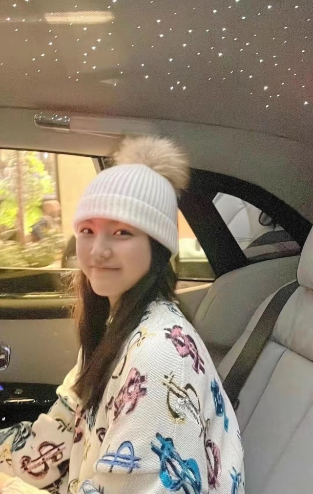 Li Xiang lives in the UK to show off the interior of luxury cars, the ...