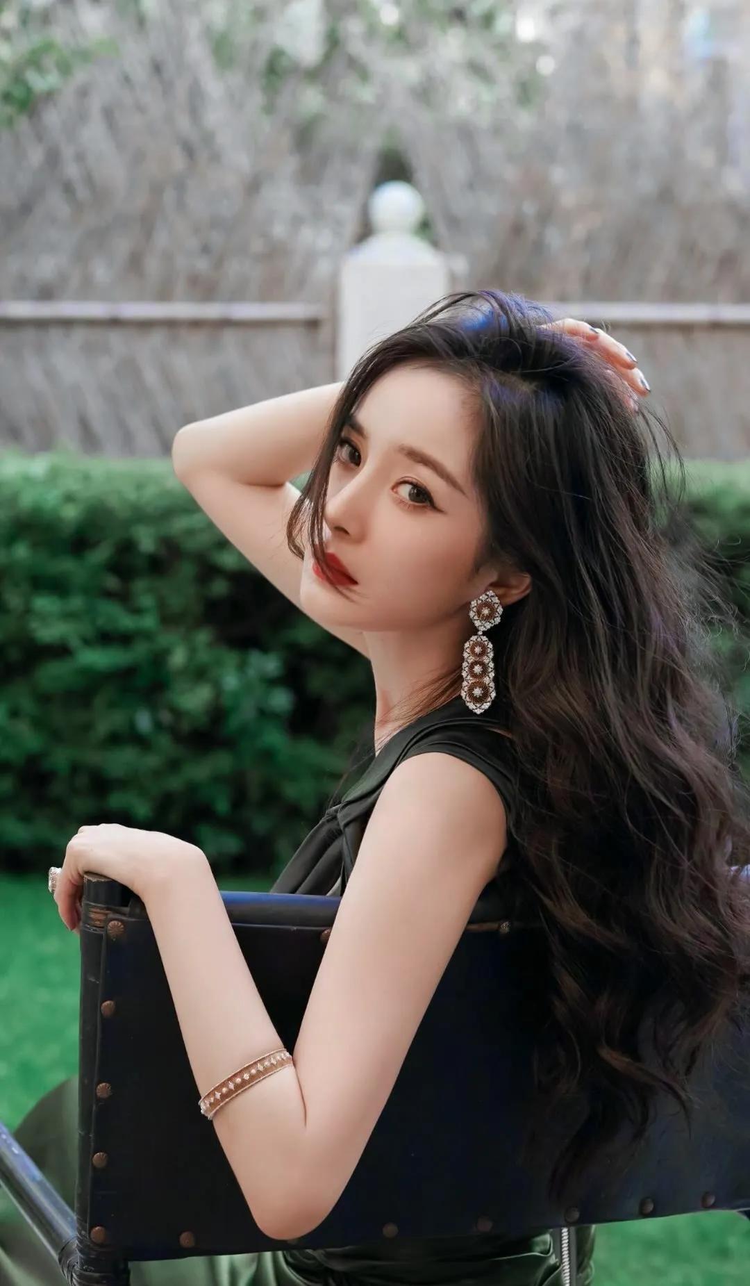 A big wave of beautiful photos of Yang Mi - iNEWS