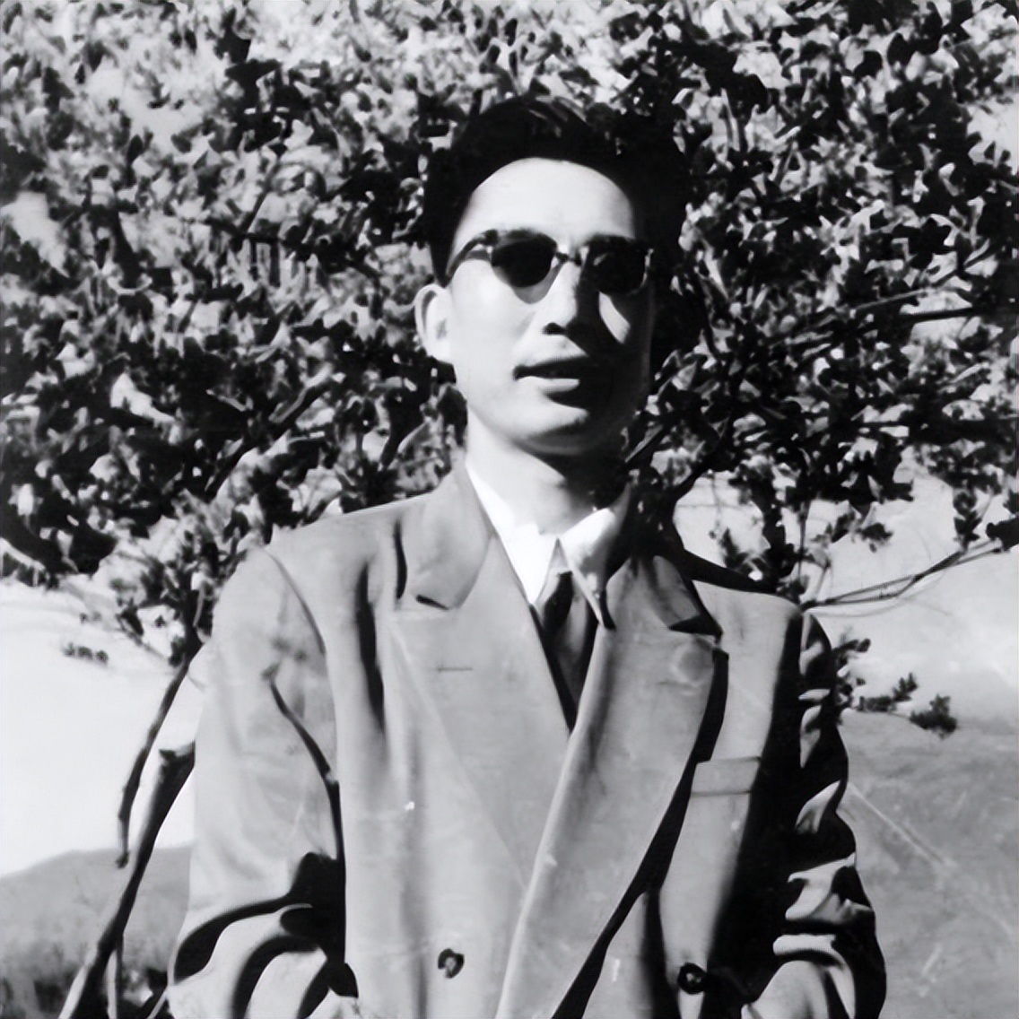 He became Ye Jianying's staff officer at the age of 18. How did the ...