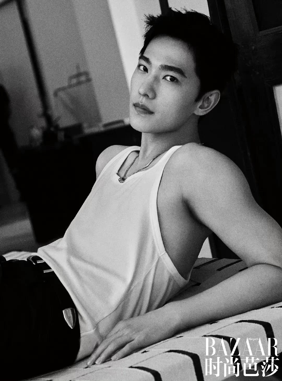"Yang Yang's New Picture" shows the waistline!Shirtless and seductive ...