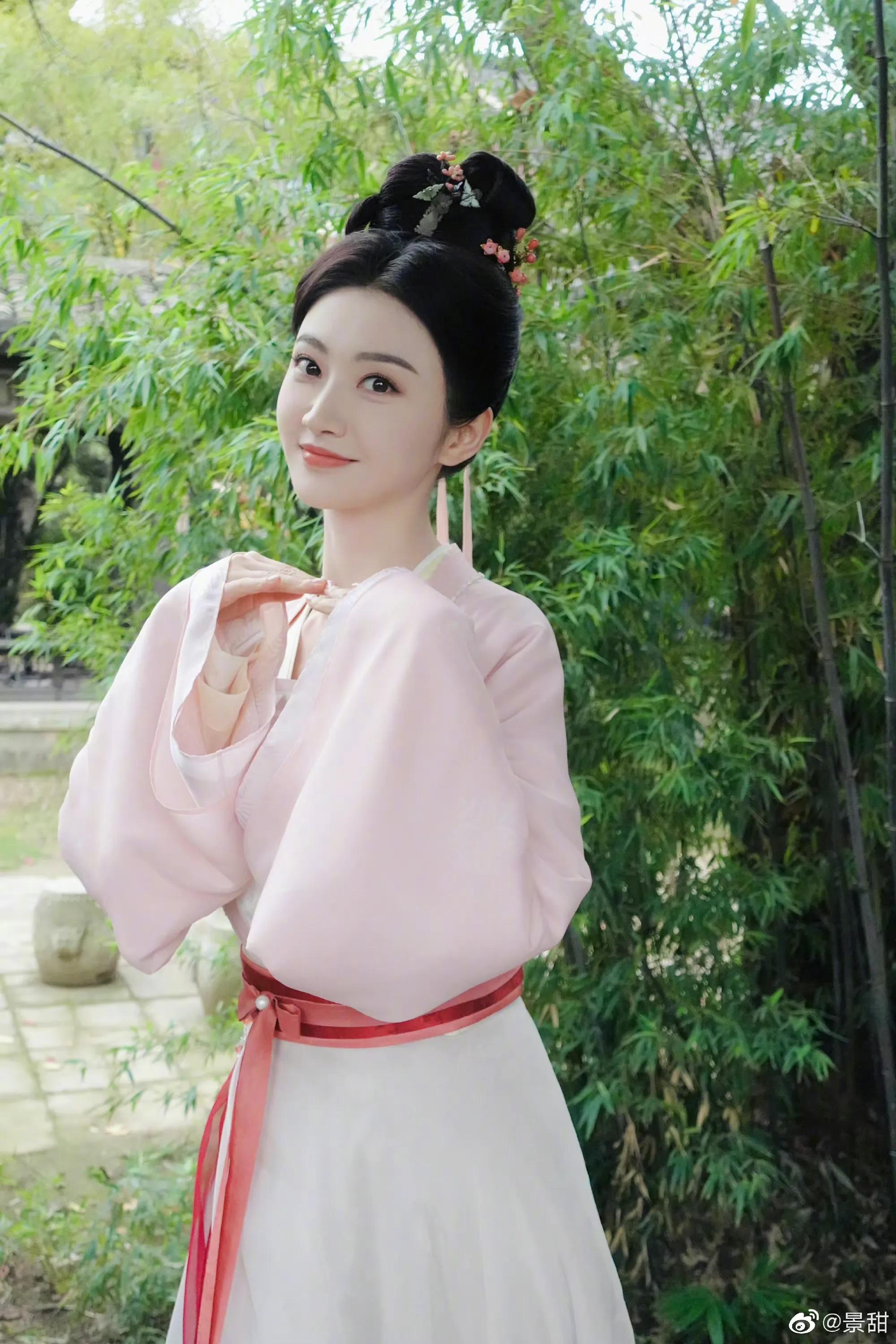 Jing Tian's scorching and romantic finishing the Jiugongge, wearing a ...