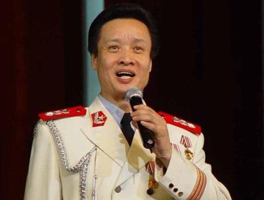 Yan Weiwen: Accompanying his wife to fight cancer for 32 years, his son ...