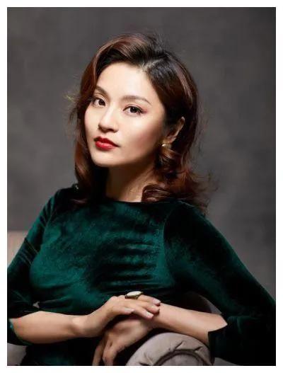 How beautiful is the CCTV anchor "Meng Shengnan"? - iNEWS