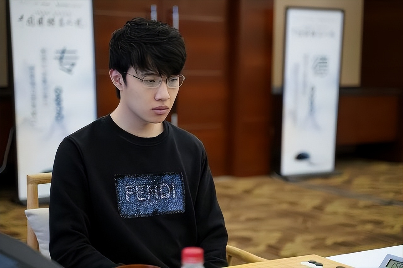 Who is more domineering? With swords drawn, Ke Jie fought against Lian ...