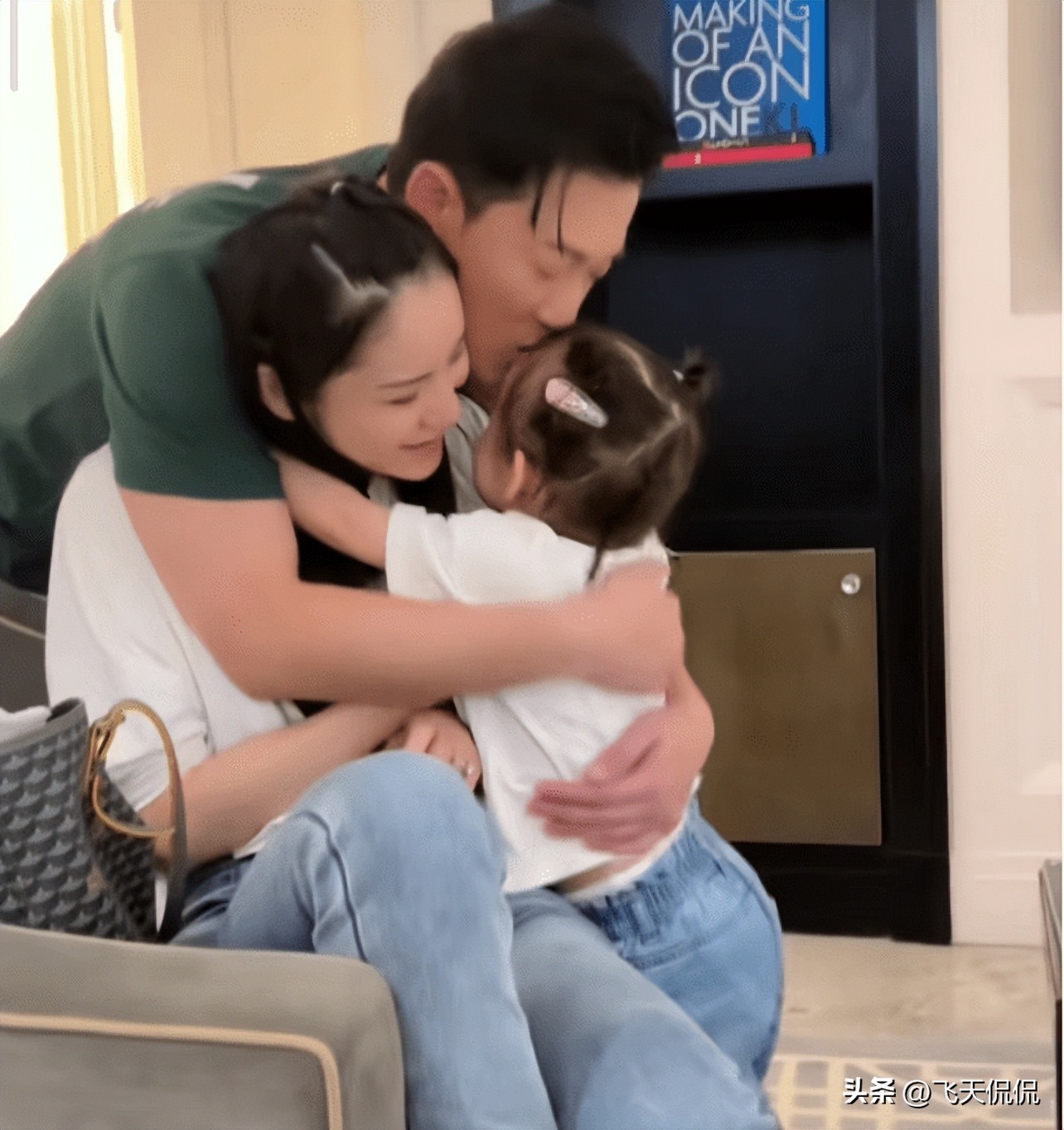 Zhang Xinyue brings her daughter to visit her husband Lin Feng. Little ...