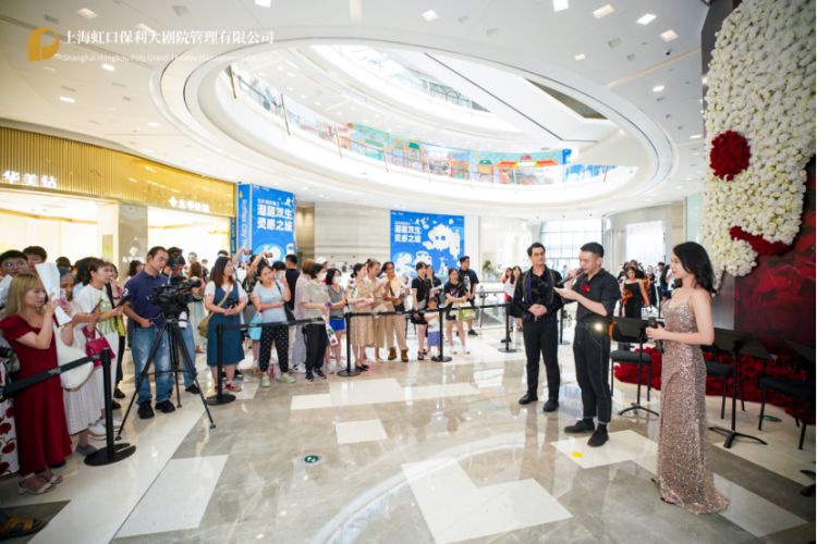 Hot before the performance, "Phantom" sang "True Love Eternal" with the ...