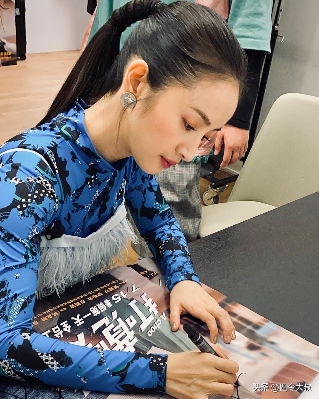 Ariel Lin is still a "small waist essence" when she is a mother. She ...