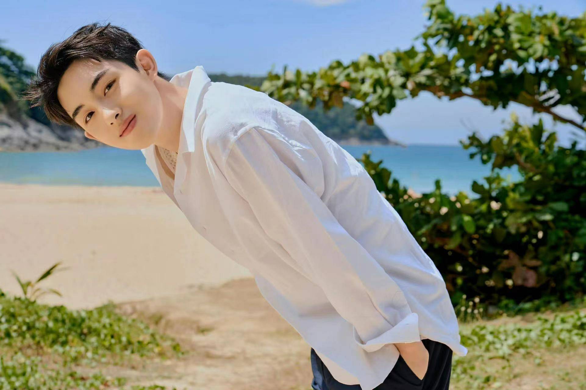 Dong Sicheng's first personal photo "Island Encounter" photo released - iMedia