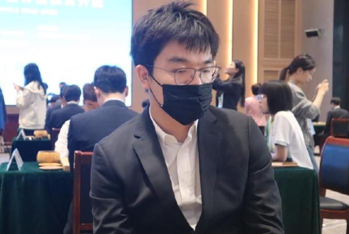 Face chess Shen Zhenzhen's 4 consecutive victories entered the finals ...