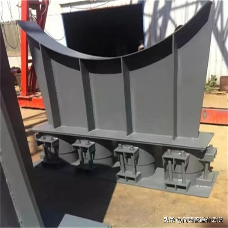 Fixed point of installation: the pipe support point of the pipe support ...