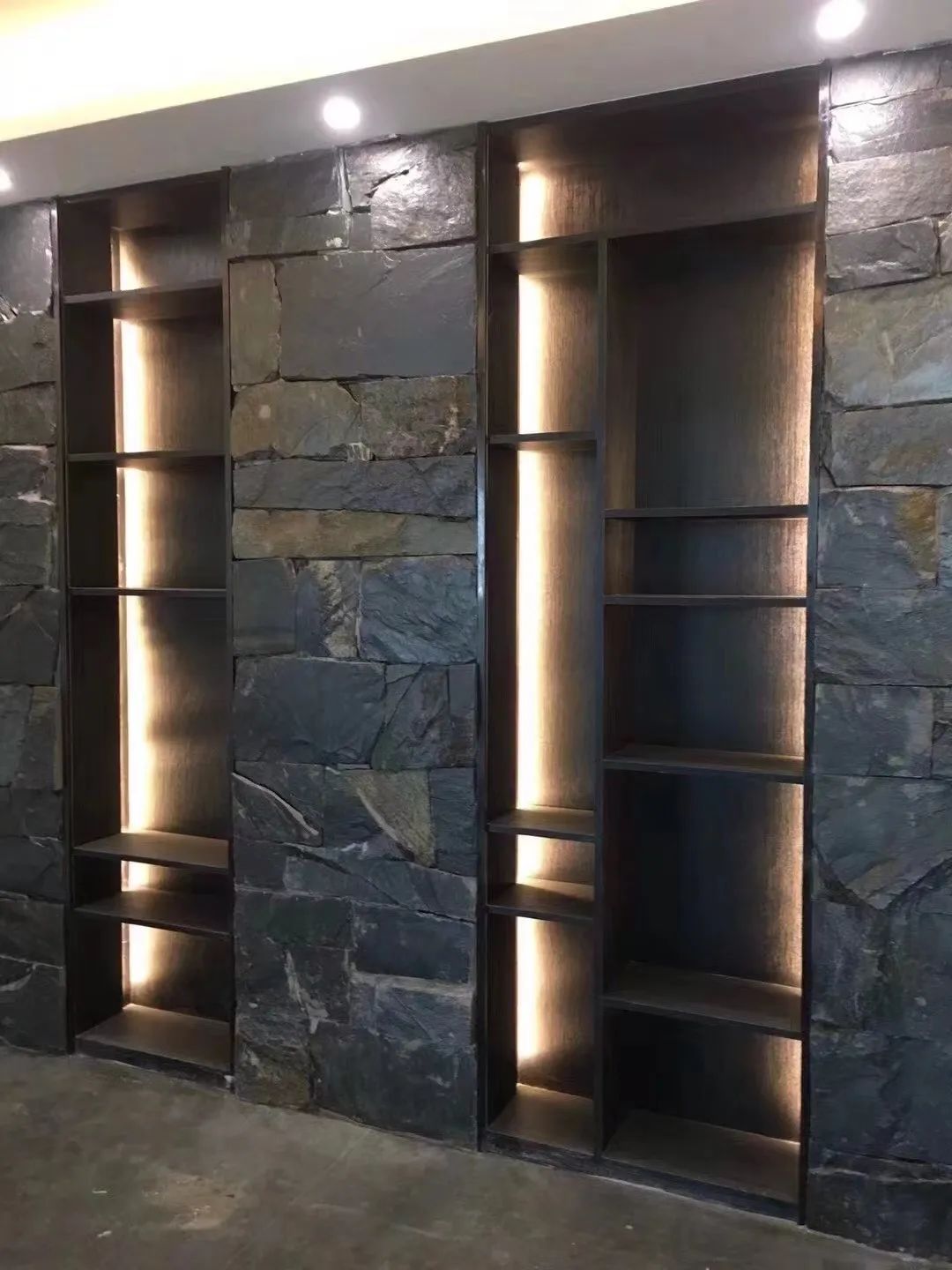 High-grade black + log wood veneer, different collisions - iNEWS