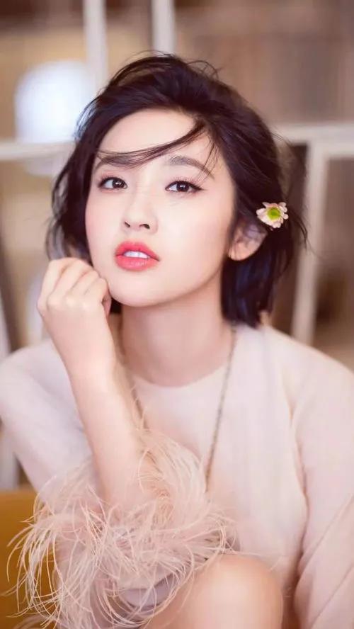 Tang Yixin, with a slight smile, is extremely cute! The magic smile is ...