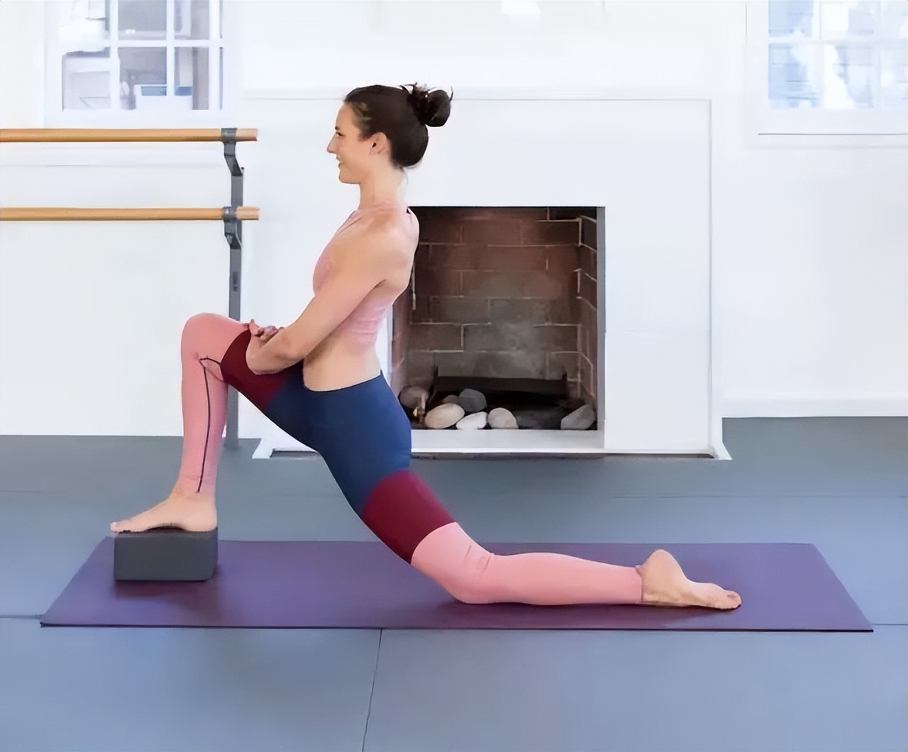 I practice crescent pose with this method, my knees don't hurt and my ...