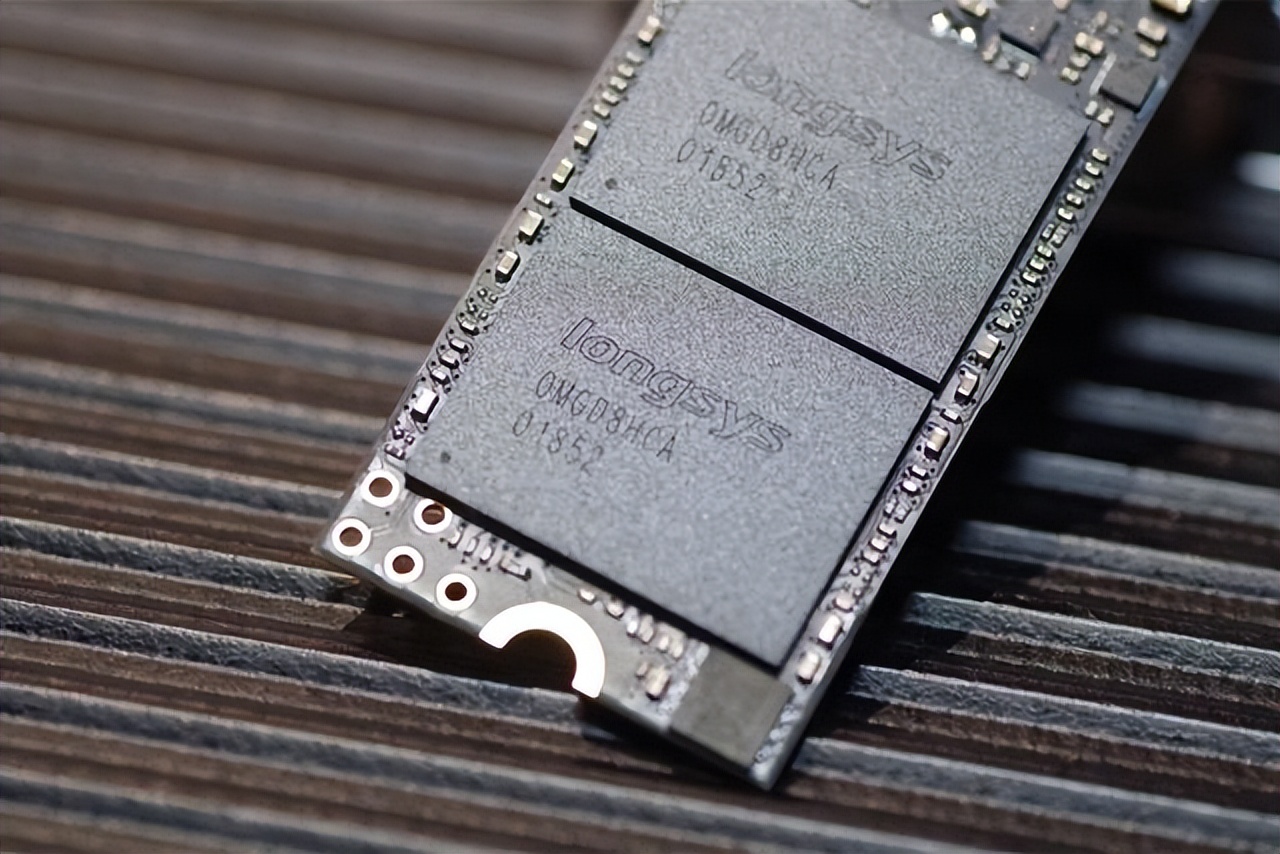 The price of SSD "rolls" to the door of HDD, it is very important to ...