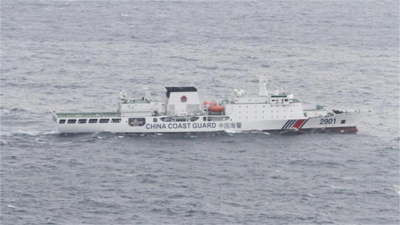 After China's 10,000-ton coast guard ship drove into Suyan Reef with ...