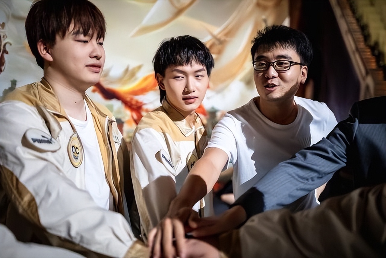 Fly debuted on KPL for the 6th anniversary, posted a long article that drew fans to tears, and ...