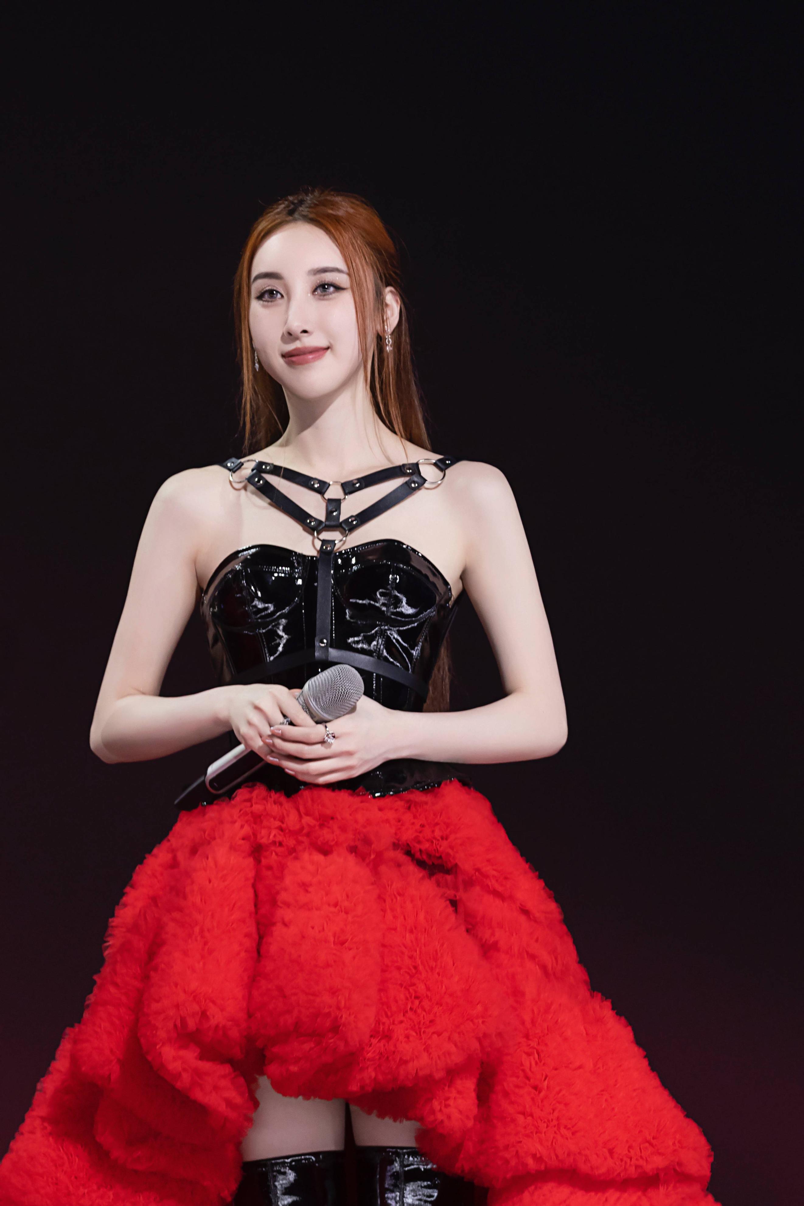 Xu Jingyun's "Chengfeng 2023" played and sang "What's the matter" on ...