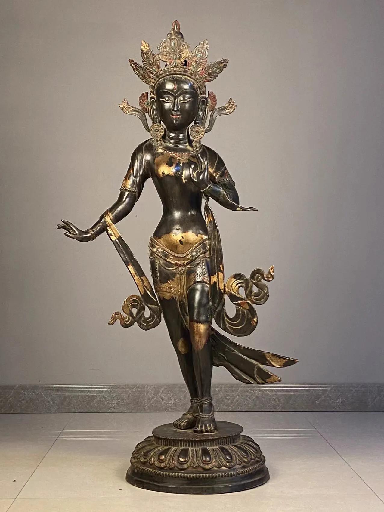 Graceful and beautiful!Statues of lotus-handed Bodhisattva are very ...