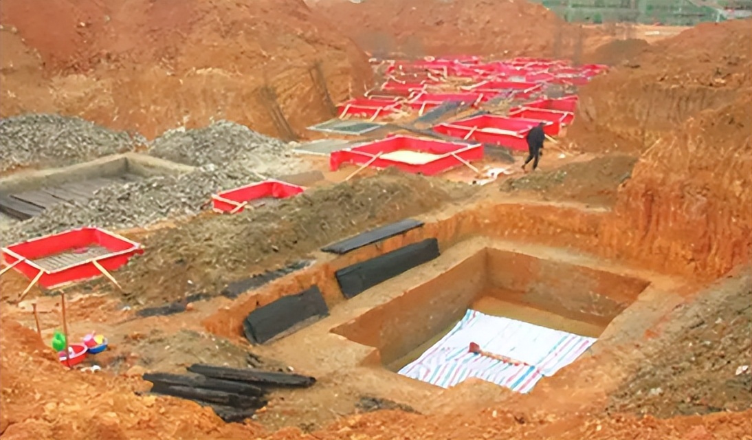 Two ancient tombs were discovered on the construction site, with a ...