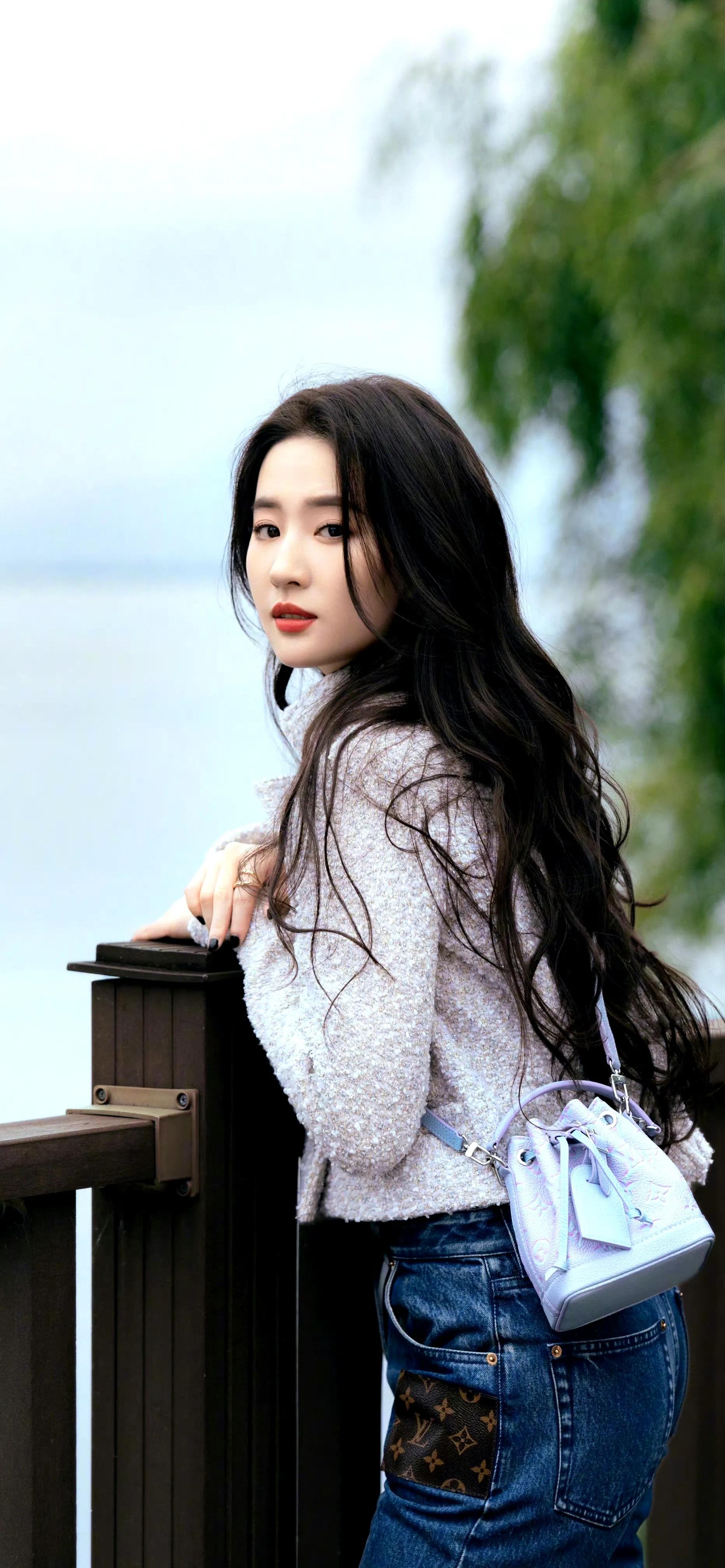Liu Yifei, Yang Mi and Ni Ni - iNEWS