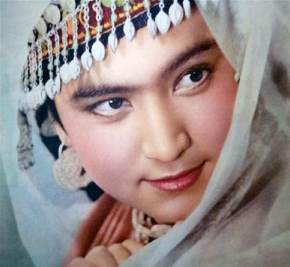 "Gulandam" Ayi Xiamu: became popular at the age of 16, followed his mother's order but never ...