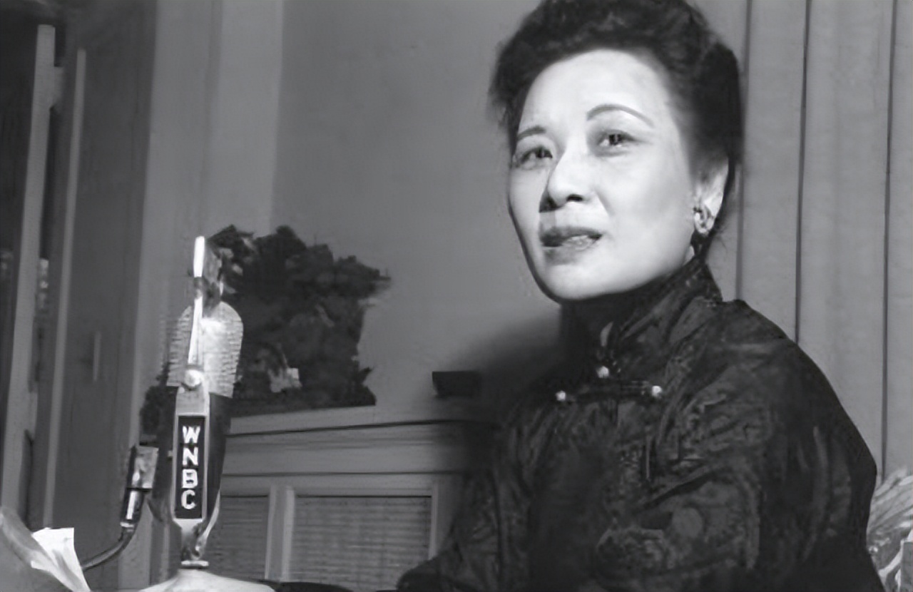 At the funeral of Chiang Kai-shek in 1975, Chiang Ching-kuo announced ...