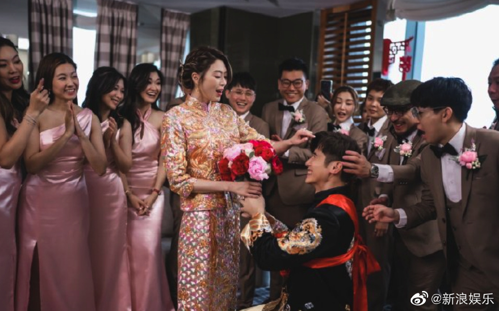 Chen Jiale and Lian Shiya kissed sweetly at the wedding - iNEWS