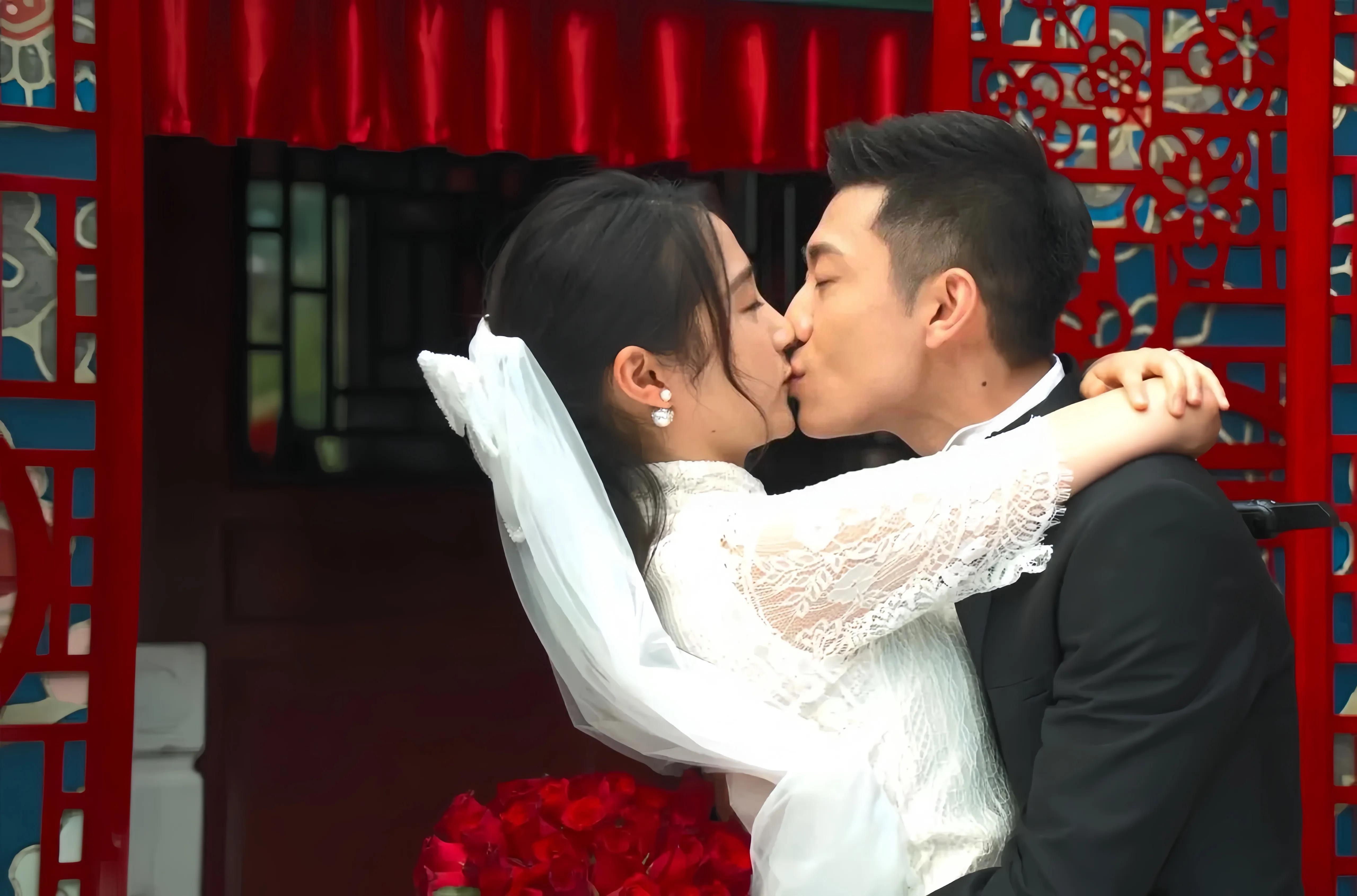 Guan Xiaotong and Zhang Yishan in "Zeng Boy" got married! Years of secret love finally has a ...