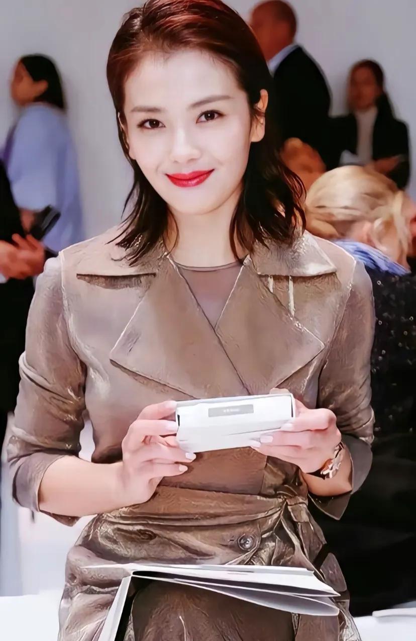 Liu Tao: Charming pictures, mature and feminine, really beautiful - iNEWS