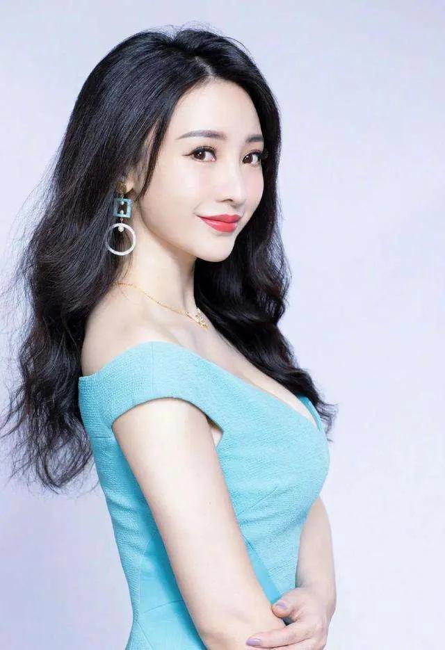 Liu Yan is indeed a sexy goddess, with an S-shaped curve - iNEWS