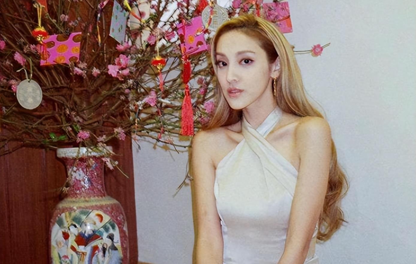 She is known as the "most beautiful Hong Kong sister". She earns tens ...