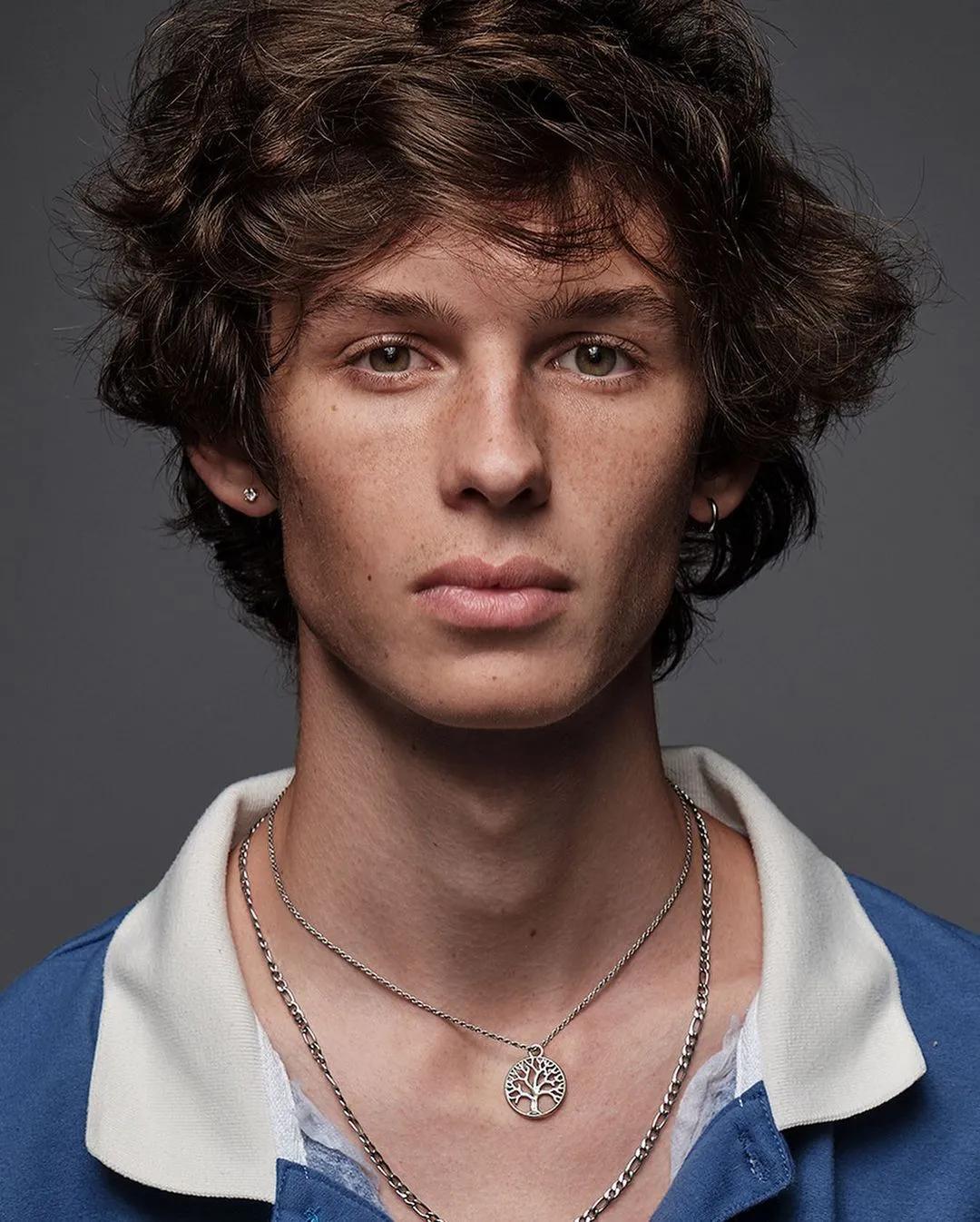 Brand new GUCCI boy, 20-year-old newcomer model, handsome like a ...