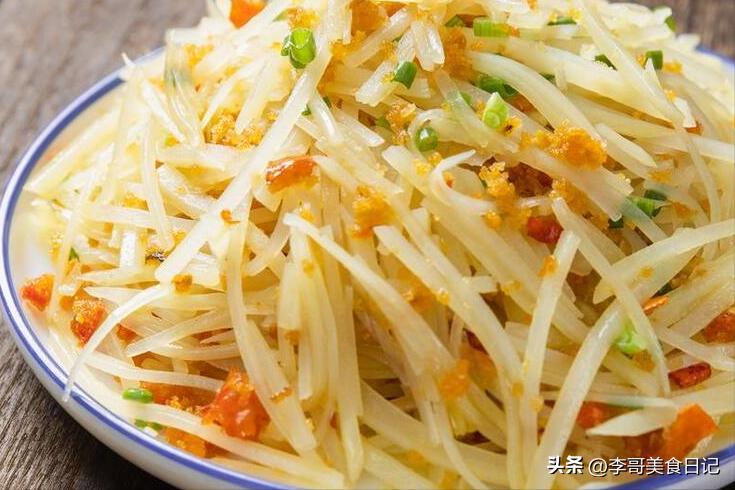 The homemade method of cold potato shreds, with a crisp taste and ...