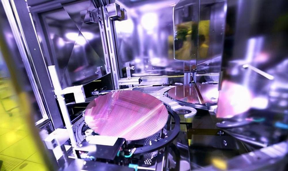ASML top lithography machine!Intel may replace TSMC?3D WoW will be a ...