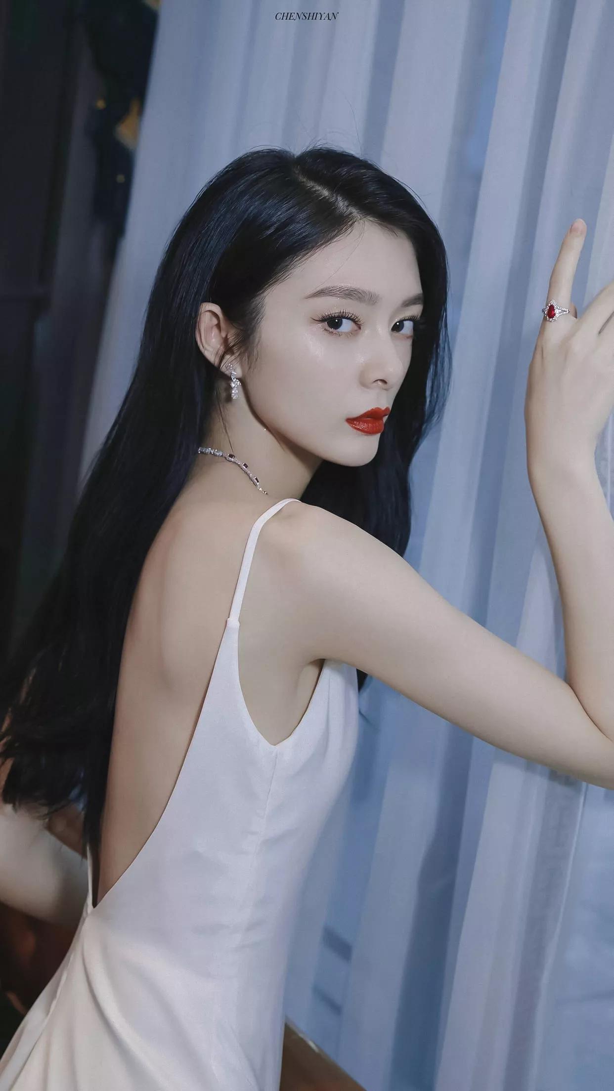 Star Wallpaper-81-Yu Yan-Song Zuer - iNEWS