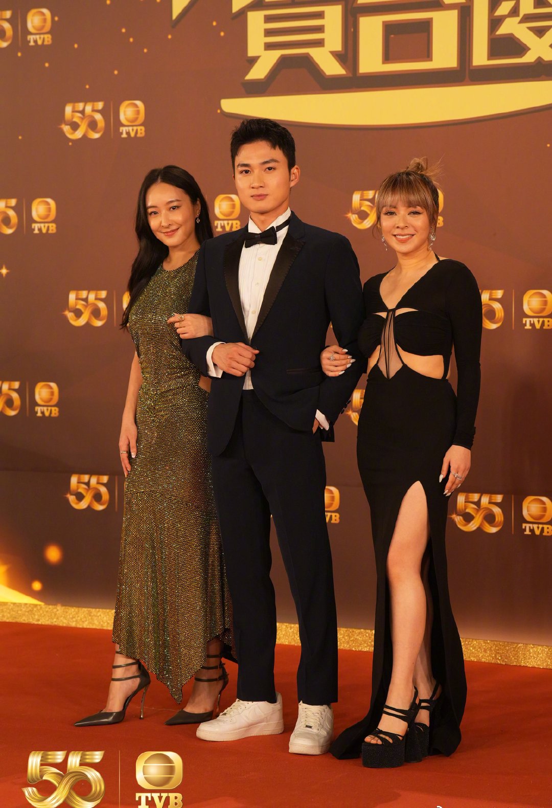 TVB55周年台慶300多明星參與，帶你看他們服飾，有高貴，有艷麗 - 資訊咖