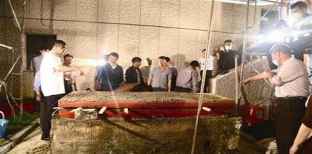 A farmer dug an ancient tomb. The coffin was dark red. Experts opened ...