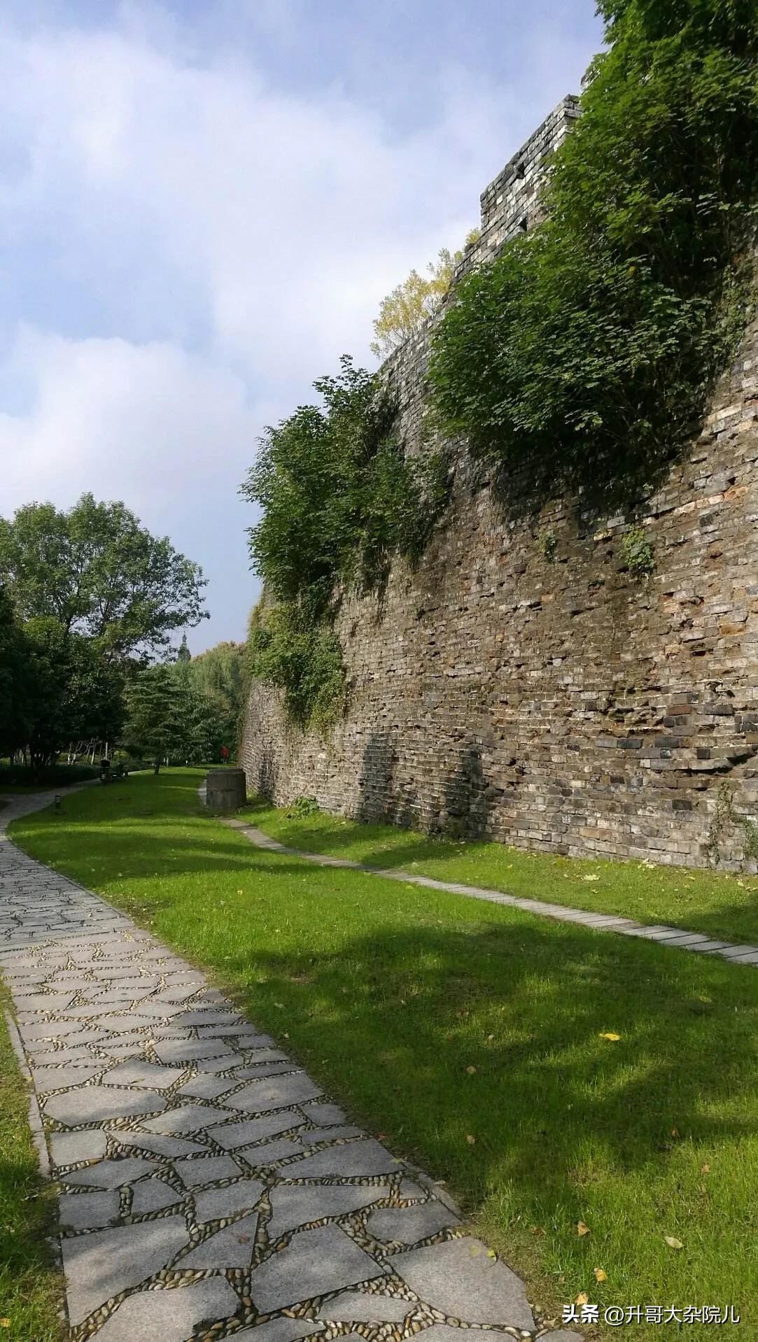 City and Wall (129) Stone City - iNEWS