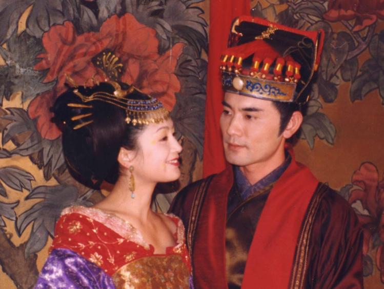 Zhou Xun and Chen Hong fell in love with him at first sight. They were ...