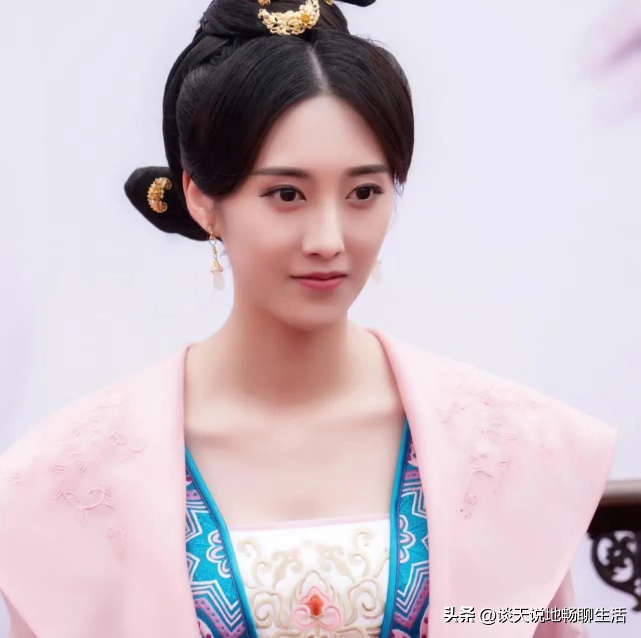 Why many people like the beautiful actress Cao Feiran - iNEWS