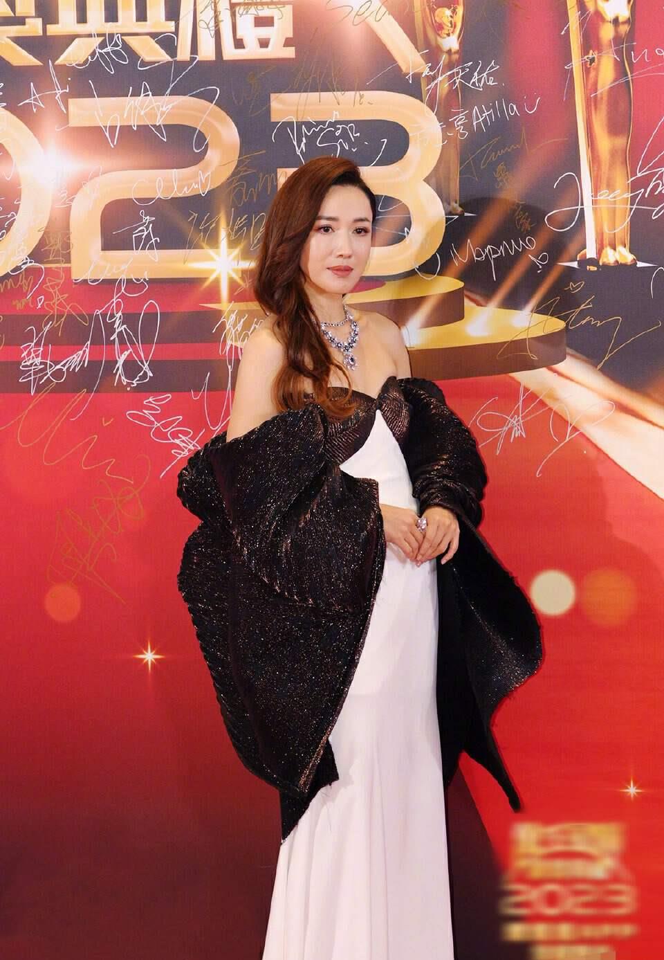 Li Shihua: From the loss of a "rich man" to the wedding of a "fitness coach" - iNEWS