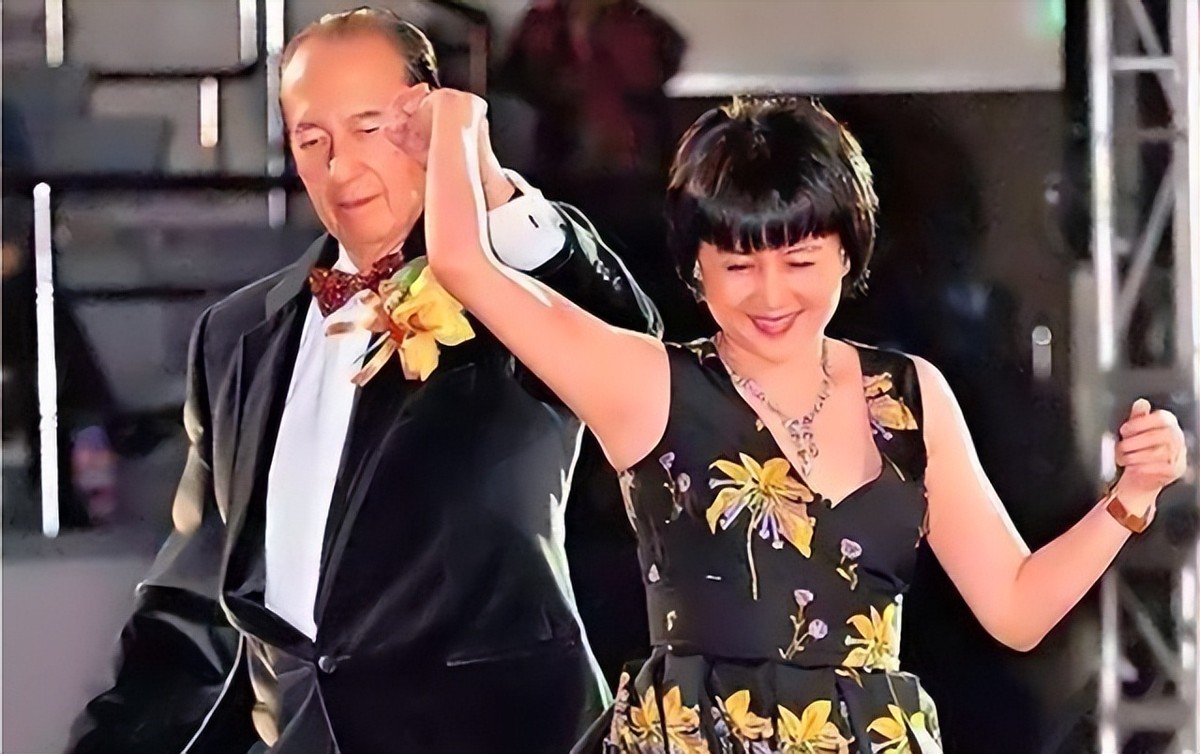 Lu Yu asked Liang Anqi if life in a wealthy family was difficult? Anqi ...