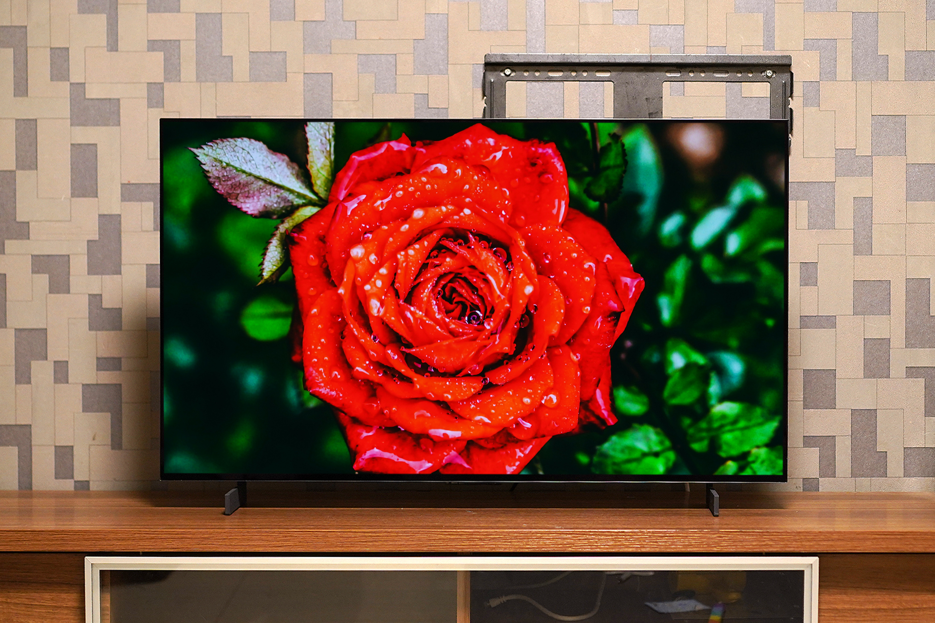 The 4K+120Hz OLED TV is amazing, it is perfect for watching movies and ...