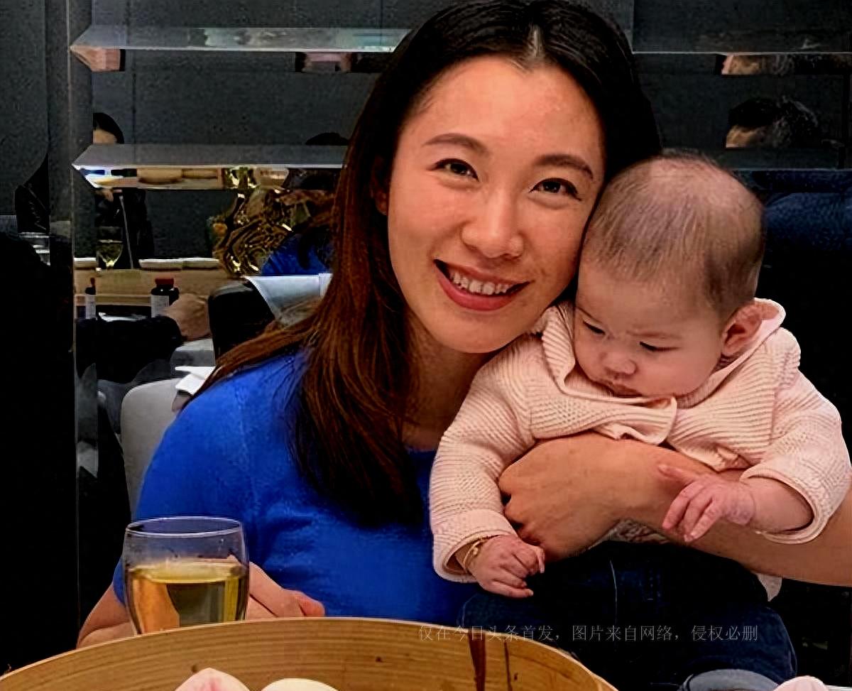Well-known Hong Kong actress, Li Meihui recently gave birth to a son ...