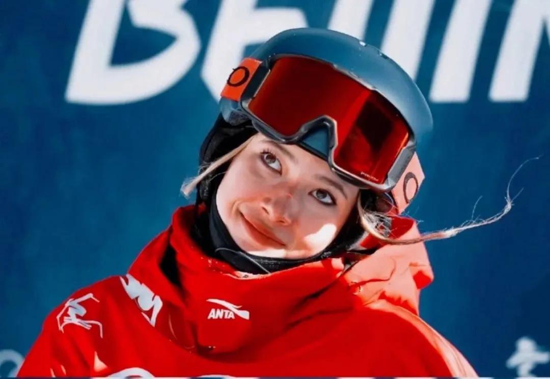 Gu Ailing was met by chance on the streets of France! Wearing short ...