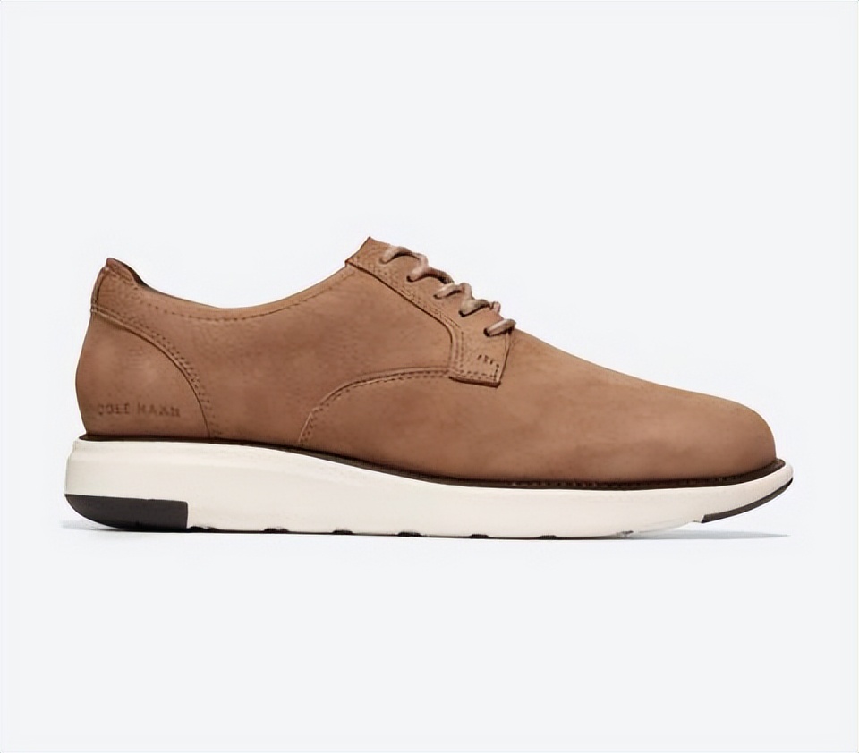 Outdoors in spring, a pair of Cole Haan Oxford shoes will make you look ...
