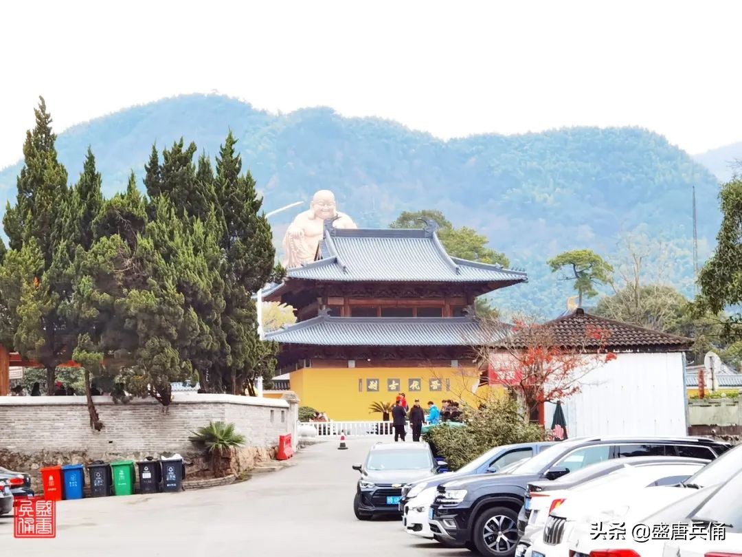 Fenghua "Yingmeng Famous Mountain" Xuedou Temple always smiles with a ...