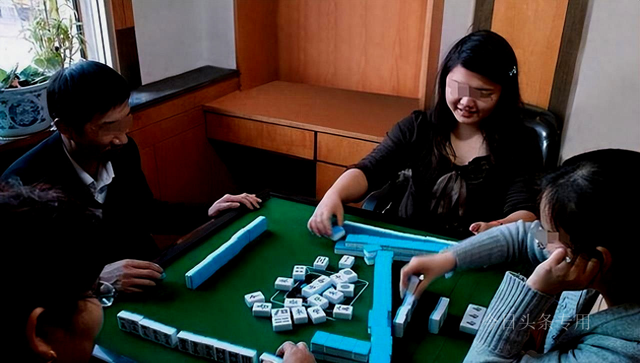 Review: A woman is addicted to playing mahjong. Her 2-year-old son was ...