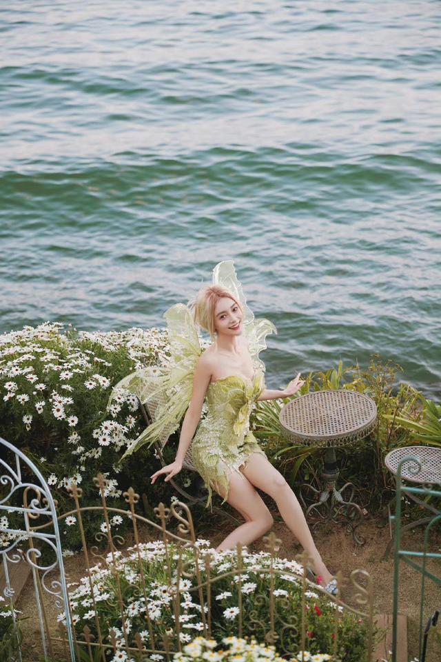 The 33-year-old baby Dior is showy and crushes young artists, and the ...