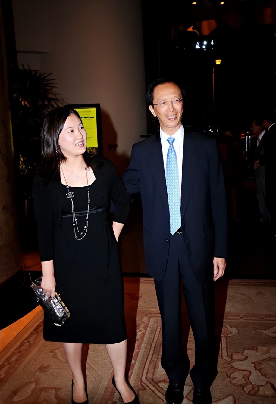 Fu Mingxia and her husband rarely fit together, a black dress with ...